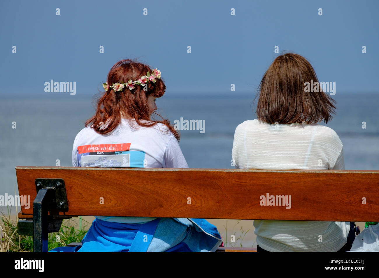 Ladies on bench hi-res stock photography and images - Alamy