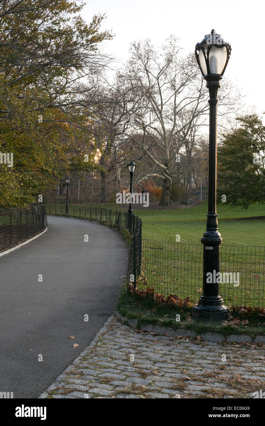 Lamppost in central park hi-res stock photography and images - Alamy