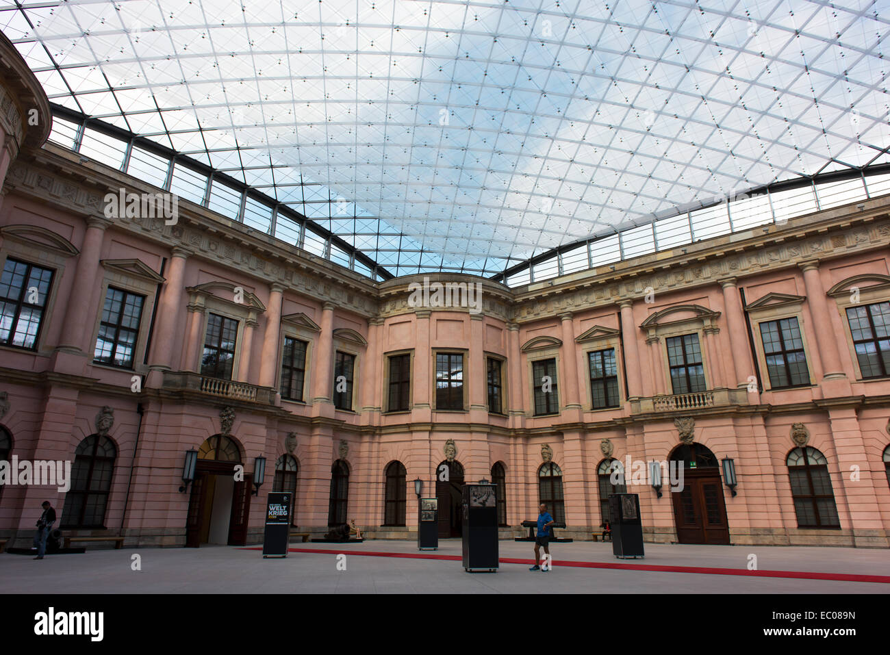 Architecture atrium new hi-res stock photography and images - Alamy