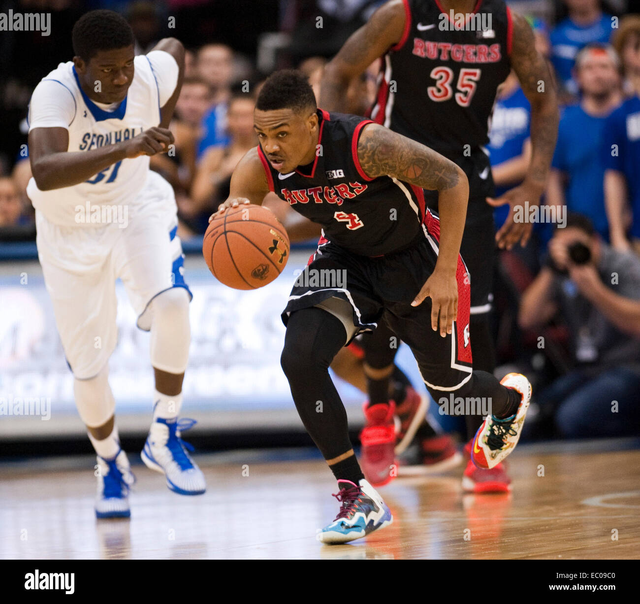 Newark, New Jersey, USA. 6th Dec, 2014. Rutgers' guard Myles Mack (4 ...