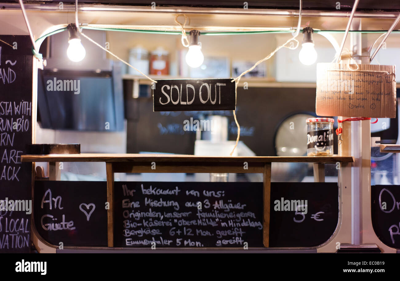 Sold out sign hi-res stock photography and images - Alamy