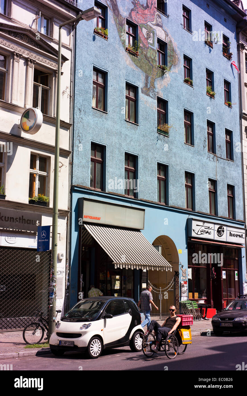 Street scene in Kreuzberg Stock Photo - Alamy