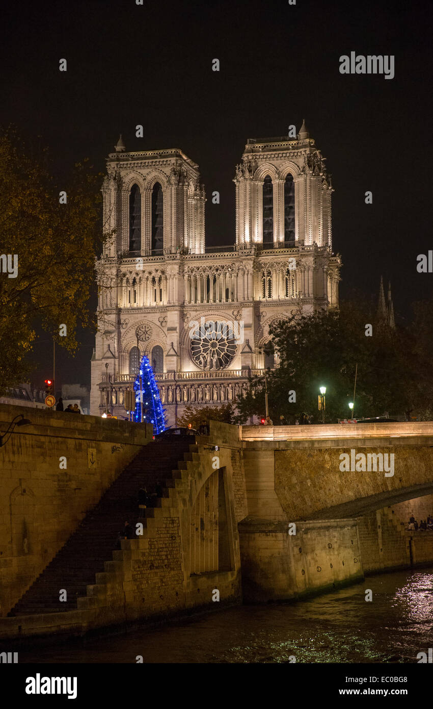 notre dame cathedral paris france night lit lights Stock Photo - Alamy