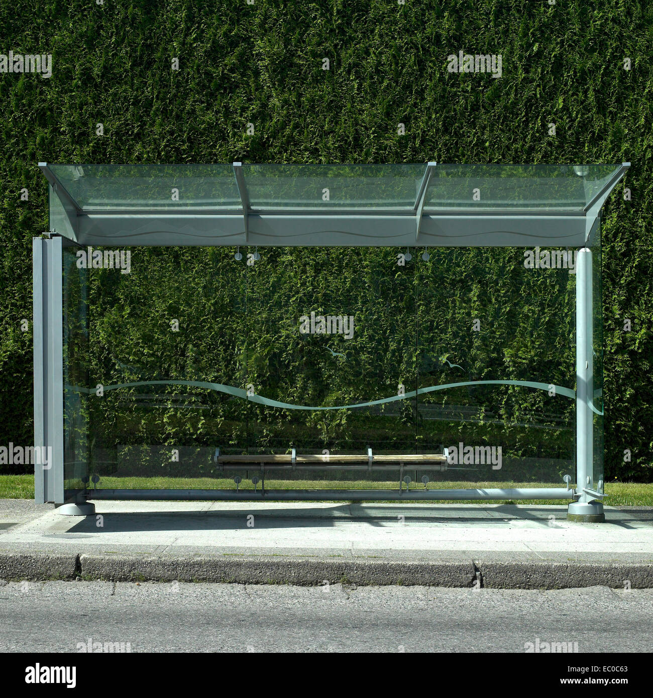 Bus stop shelter hi-res stock photography and images - Alamy