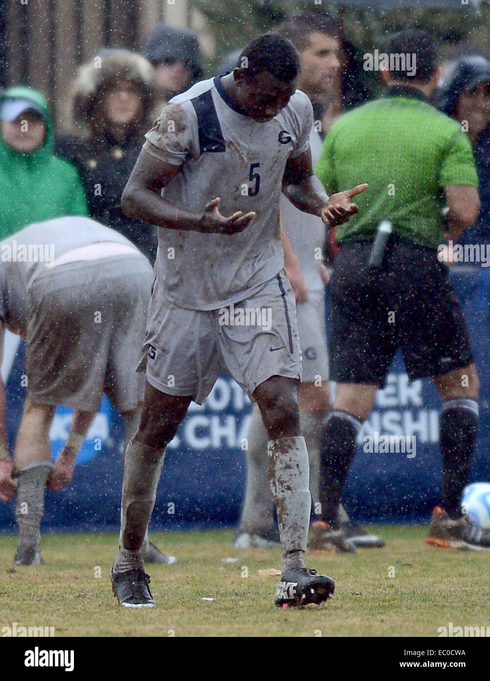 Washington, DC, USA. 6th Dec, 2014. 20141206 - Georgetown defender ...