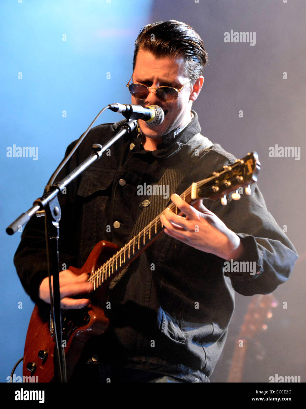 Theatre performance english club hi-res stock photography and images ...