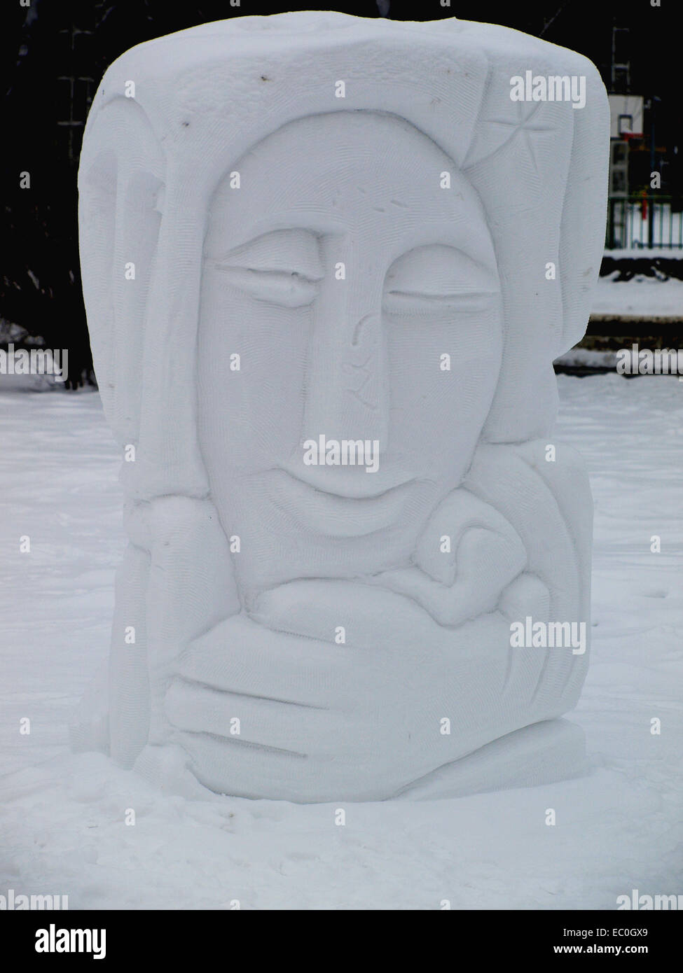 Giant ice sculpture hi-res stock photography and images - Alamy