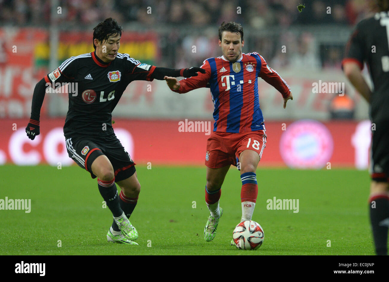 Munich, Germany. 6th Dec, 2014. Munich's Juan Bernat (R) and Leverkusen ...
