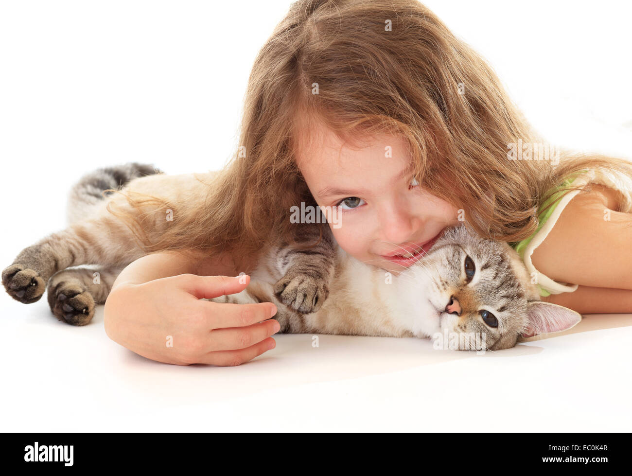 Beautiful little girl hugging her cat Stock Photo - Alamy