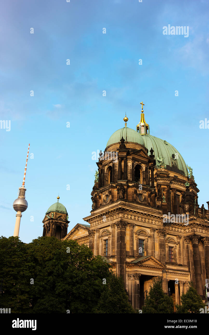 Dom background hi-res stock photography and images - Alamy