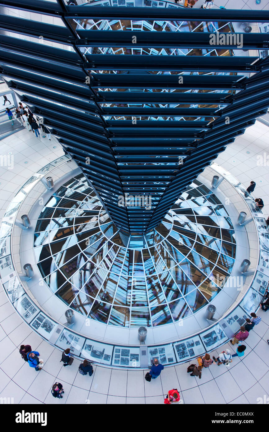 Dome of the reichstag hi-res stock photography and images - Alamy