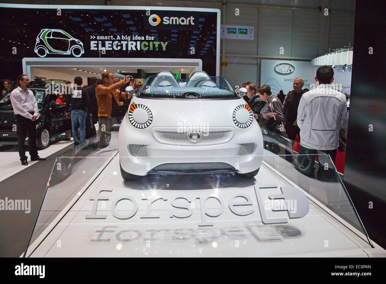 Fully electric suv hi-res stock photography and images - Alamy