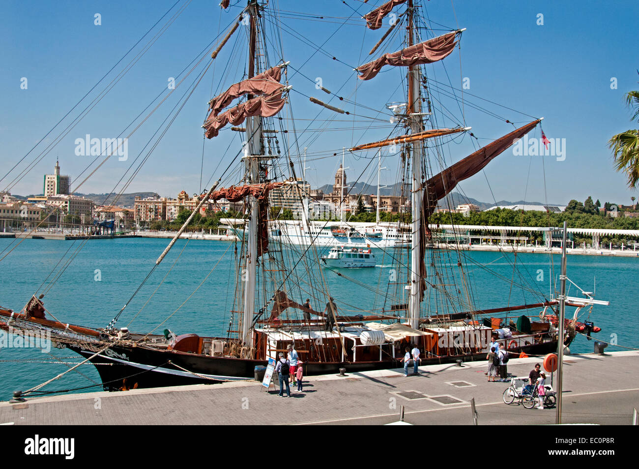 Modern ship hi-res stock photography and images - Alamy