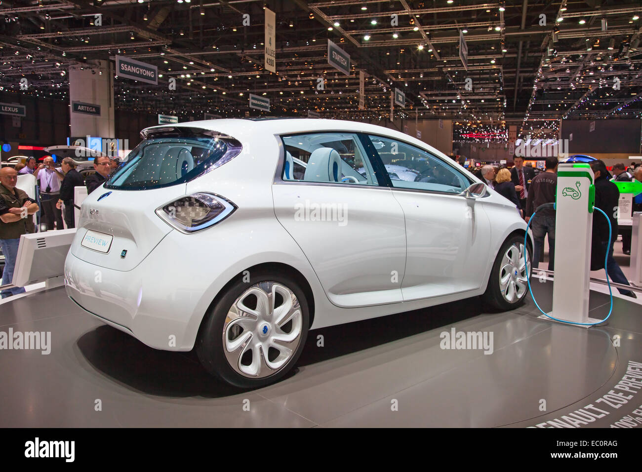 Fully electric suv hi-res stock photography and images - Alamy