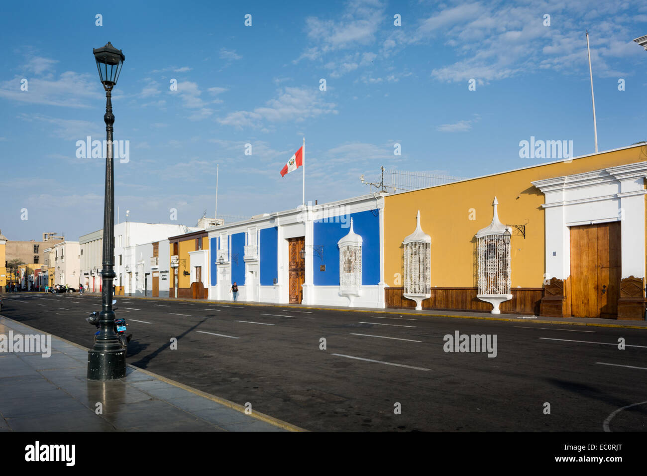 Colonial style buildings hi-res stock photography and images - Alamy
