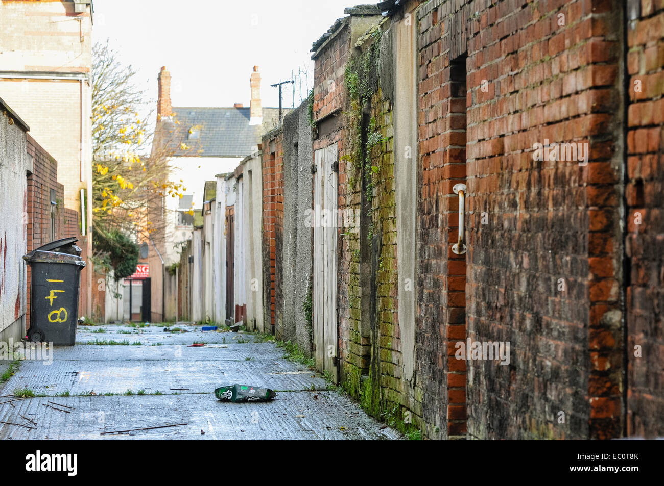 Back alley behind houses hi-res stock photography and images - Alamy
