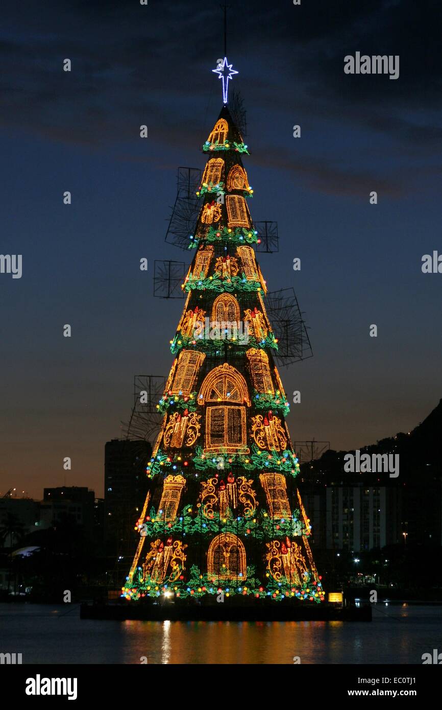 Rio de Janeiro, Brazil. 6th December, 2014. The world's tallest ...