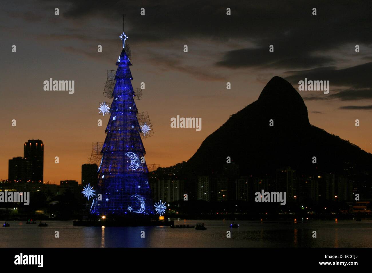 Rio de Janeiro, Brazil. 6th December, 2014. The world's tallest ...