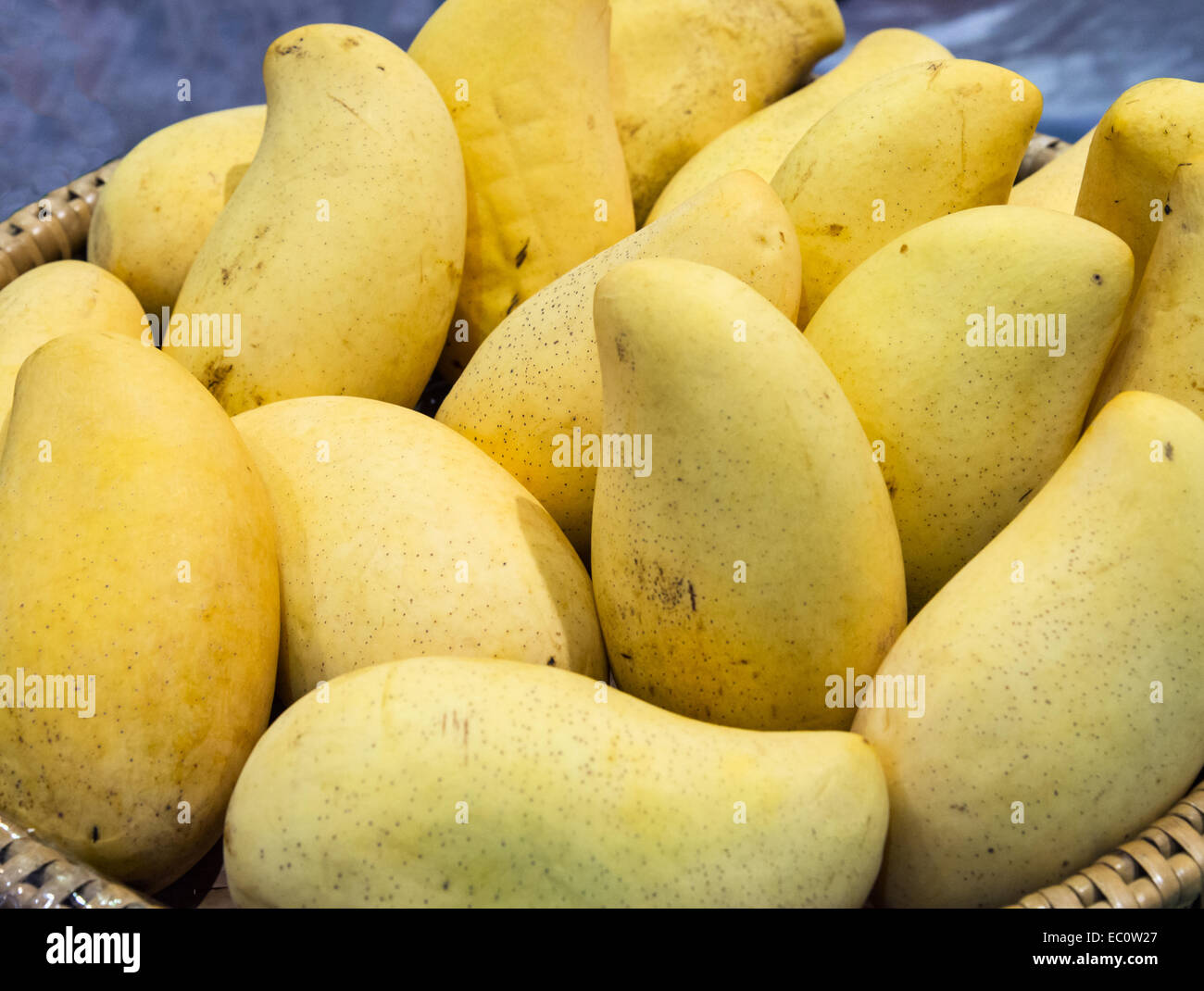 Ripe mango in the basket of fresh market Stock Photo - Alamy