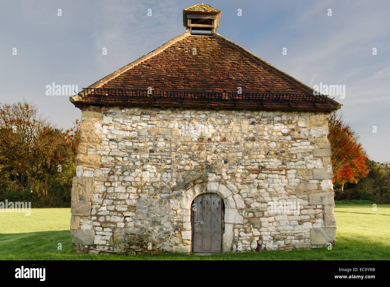 Dovecot hi-res stock photography and images - Alamy