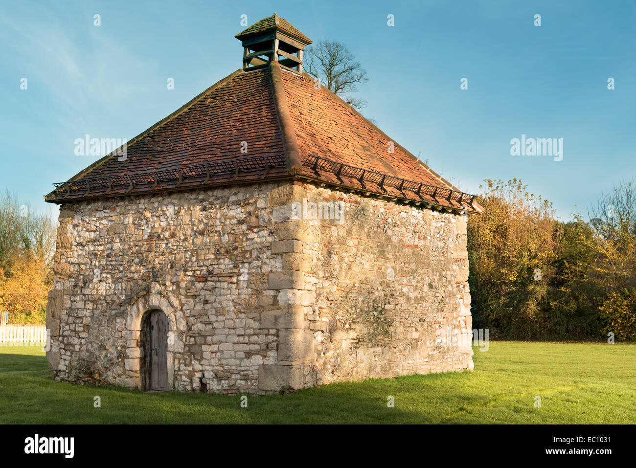 Dovecot hi-res stock photography and images - Alamy