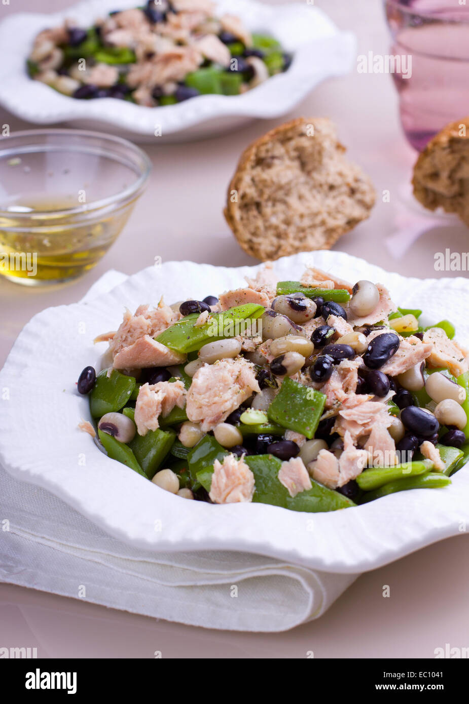 Plate full of tuna and beans salad Stock Photo - Alamy