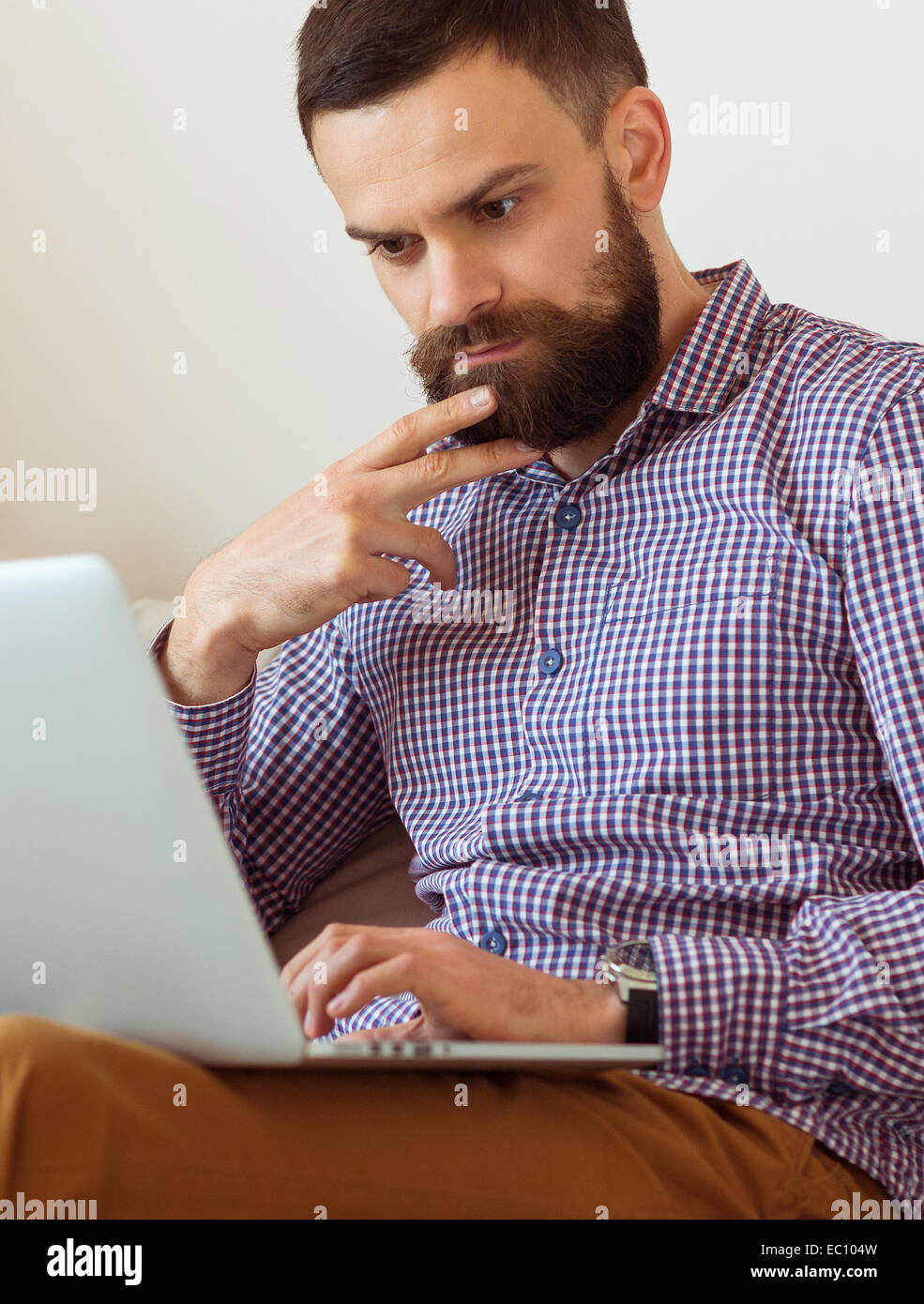 Bearded laptop hi-res stock photography and images - Alamy