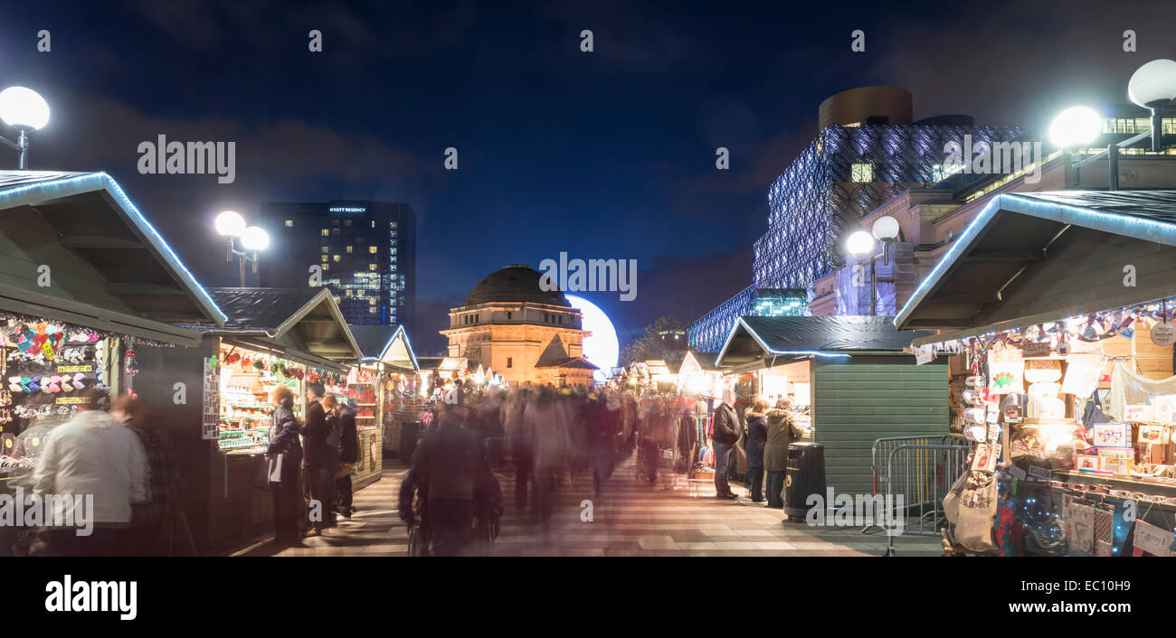 Shoppers at the German Market, Birmingham, England. Centenary Square ...