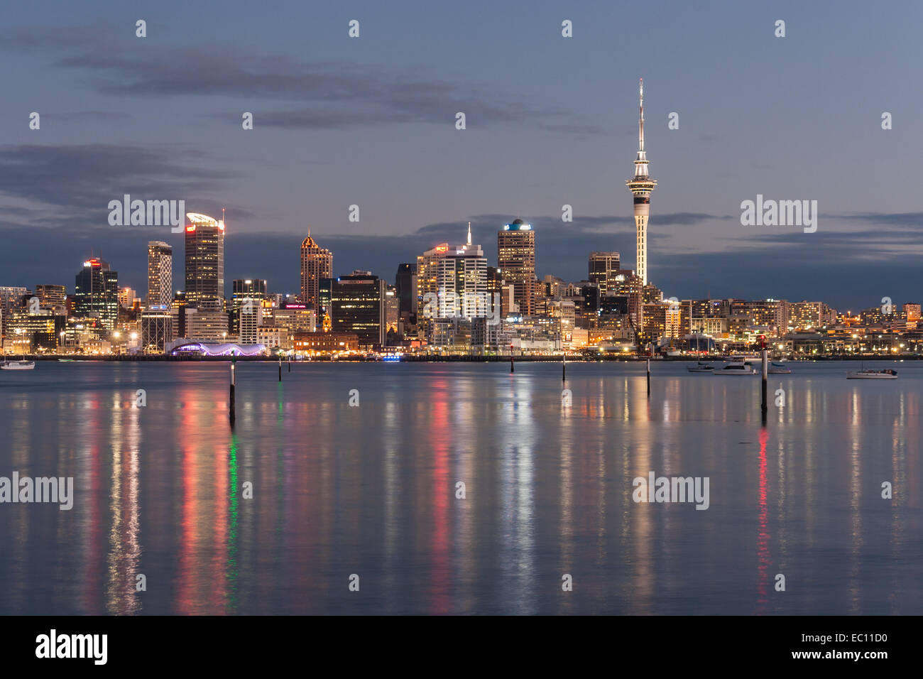 Auckland skyline at dusk hi-res stock photography and images - Alamy