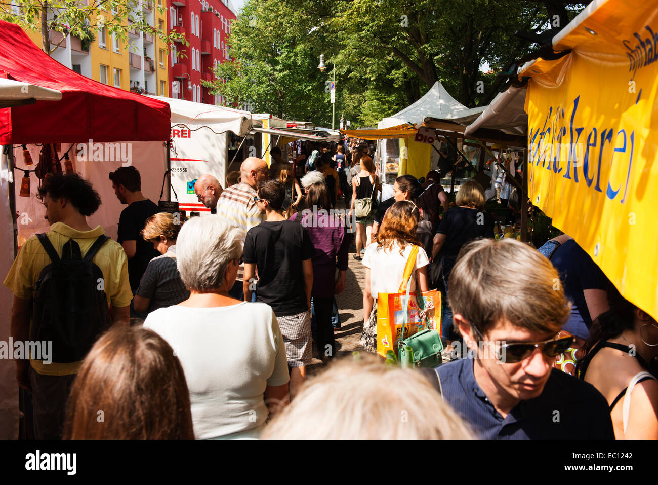 Small crowd people hi-res stock photography and images - Alamy