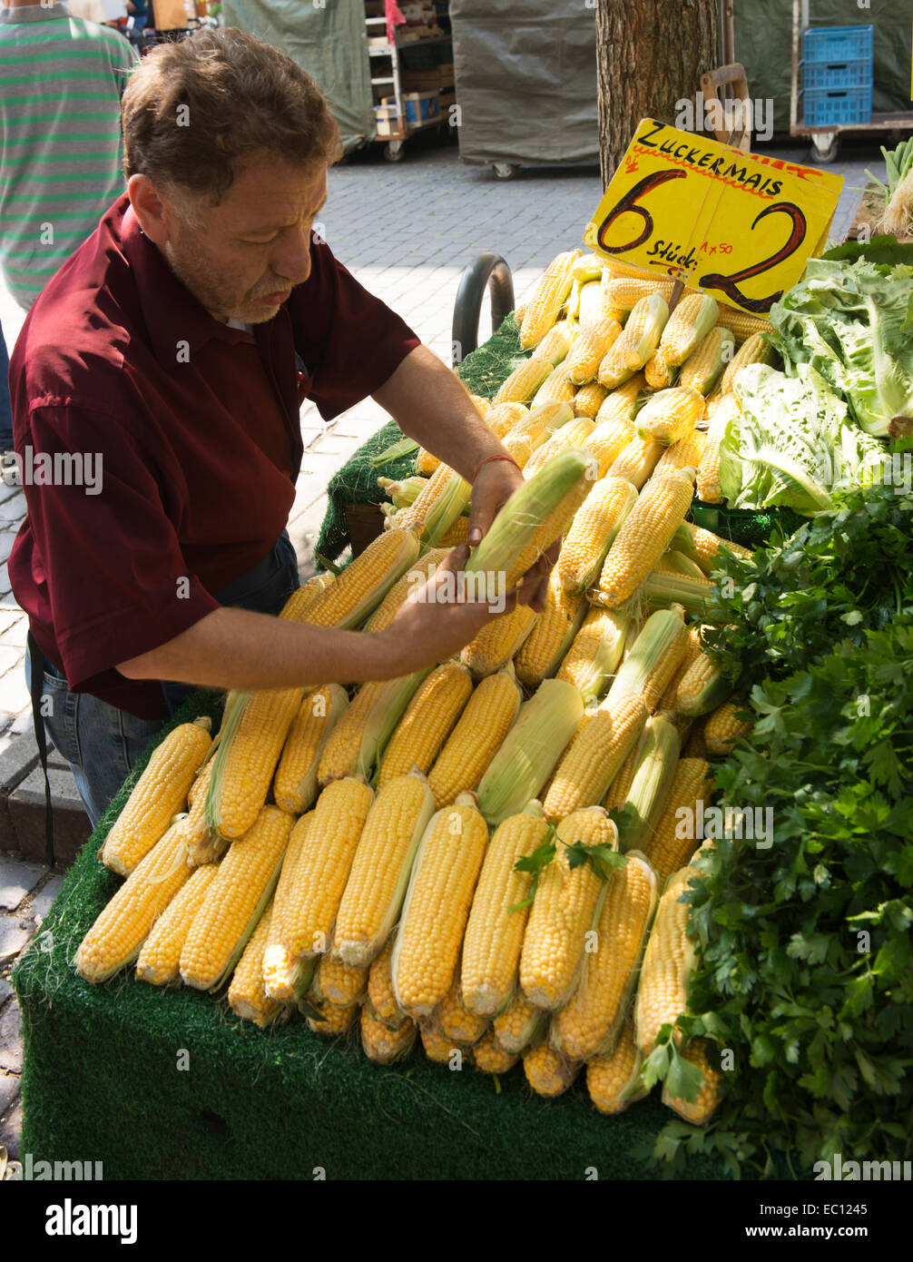 Vendor produce market hi-res stock photography and images - Alamy