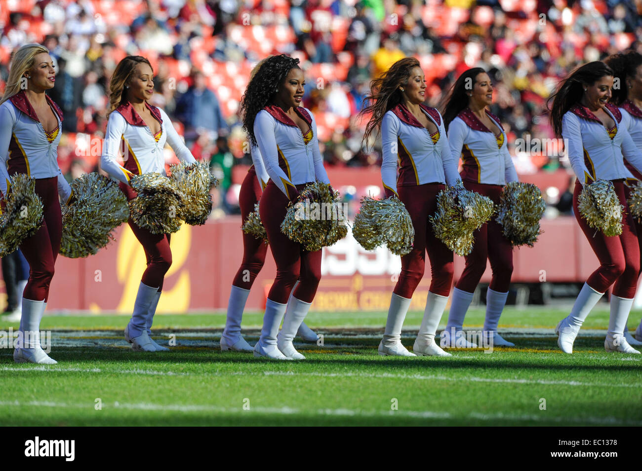 Washington redskin cheerleaders hi-res stock photography and images - Alamy