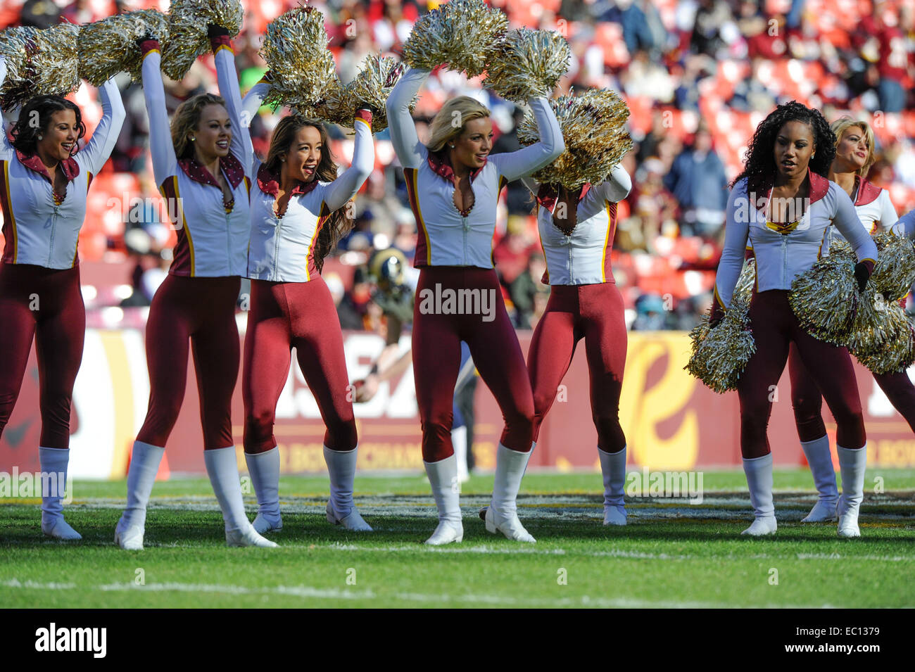 Washington redskin cheerleaders hi-res stock photography and images - Alamy