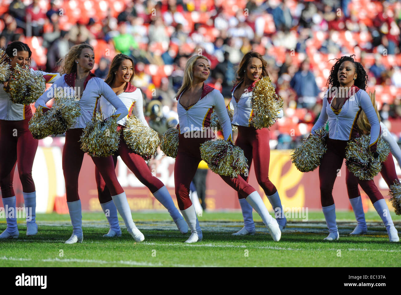 Washington redskin cheerleaders hi-res stock photography and images - Alamy