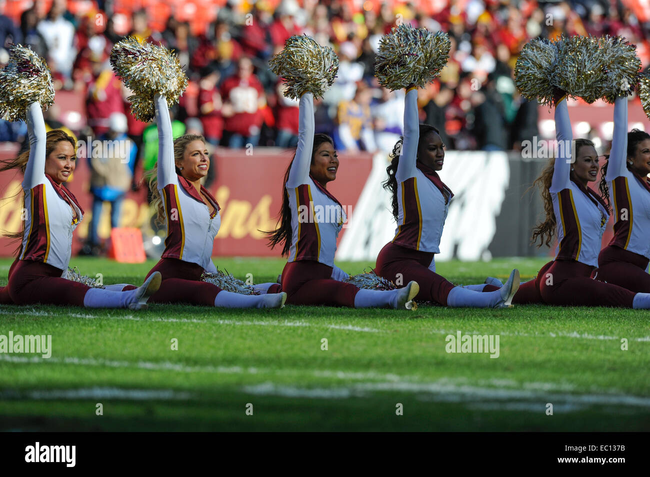 Washington redskin cheerleaders hi-res stock photography and images - Alamy