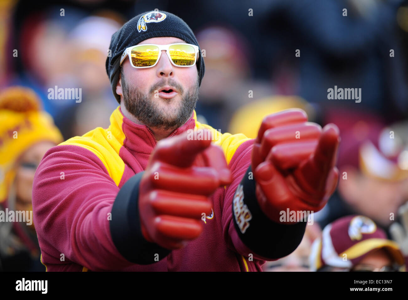 Landover, Maryland, USA. 07th Dec, 2014. A Redskin fan with huge hands ...