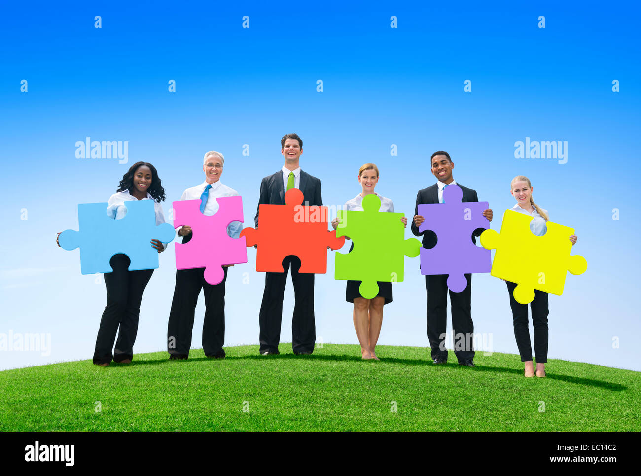 Business people holding puzzle pieces hi-res stock photography and ...