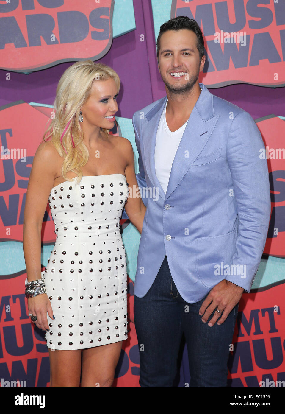 Cmt music awards luke bryan hi-res stock photography and images - Alamy