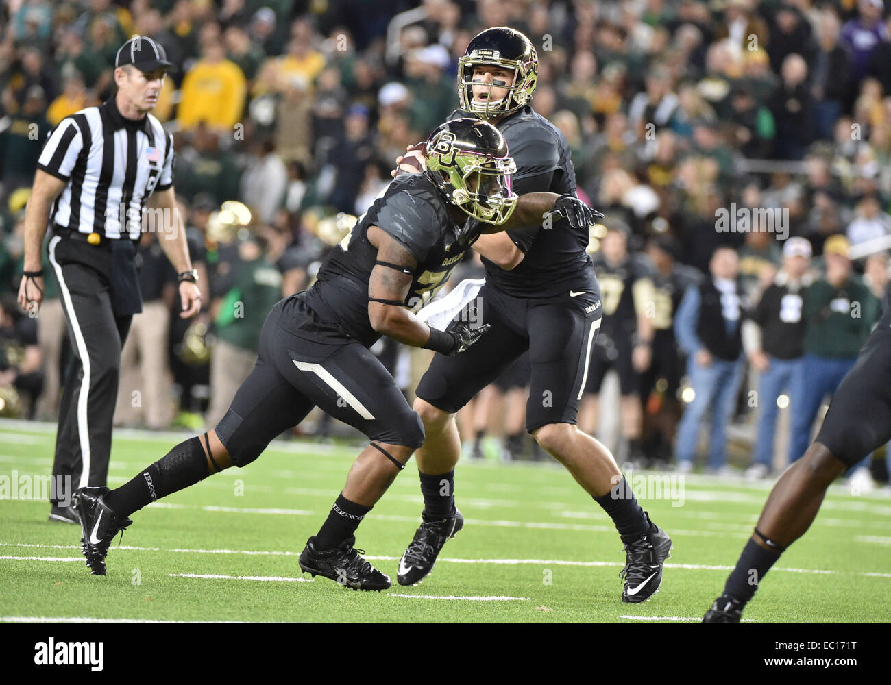 Baylor Bears quarterback Bryce Petty (14) looks downfield.as he passes ...