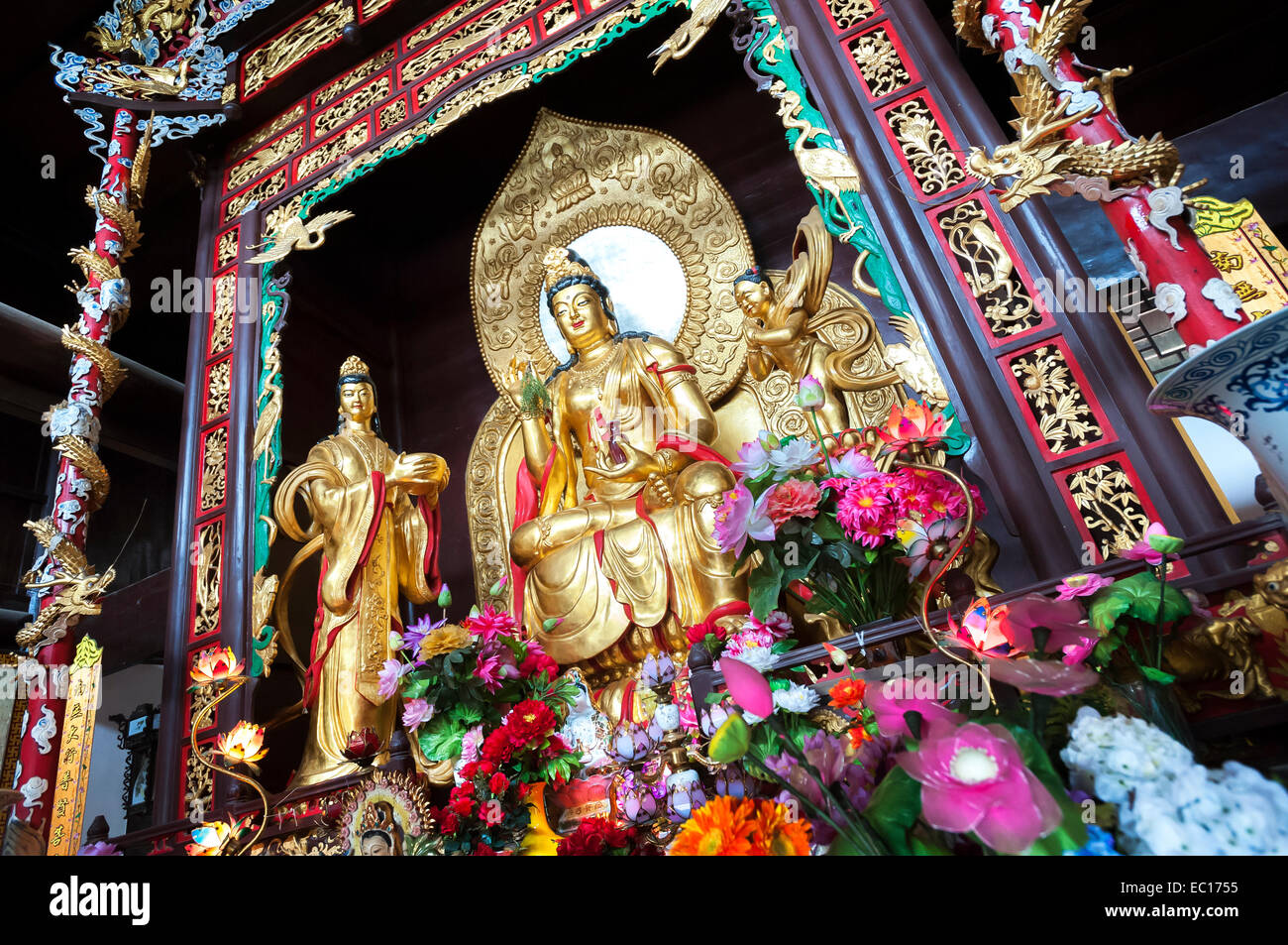 Statue of Guanyin, the Goddess of Mercy, at Lushan Temple, Changsha ...