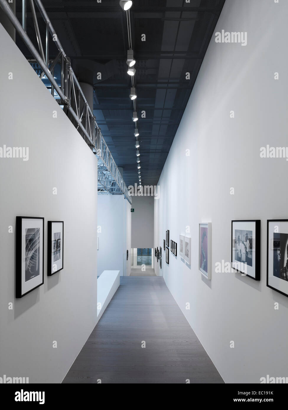 Corridor wall gallery exhibition hi-res stock photography and images ...