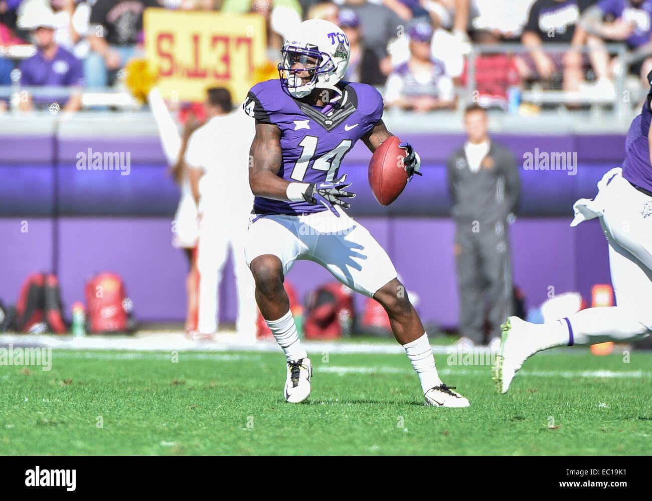 TCU Horned Frogs quarterback Keaton Perry (14) passes the ball ...