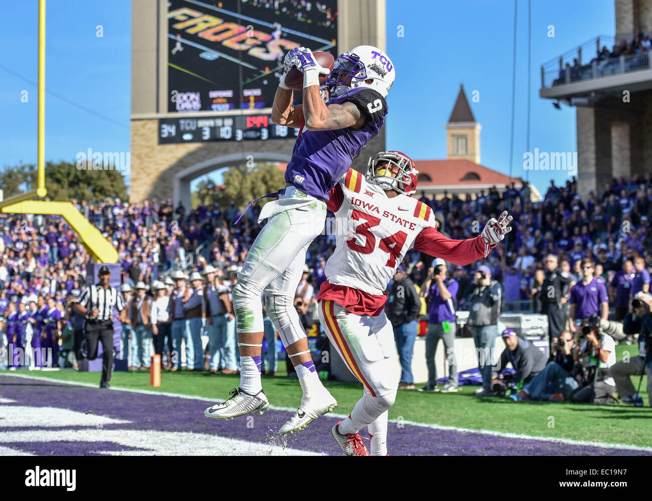 TCU Horned Frogs wide receiver Josh Doctson (9) makes a leaping catch ...
