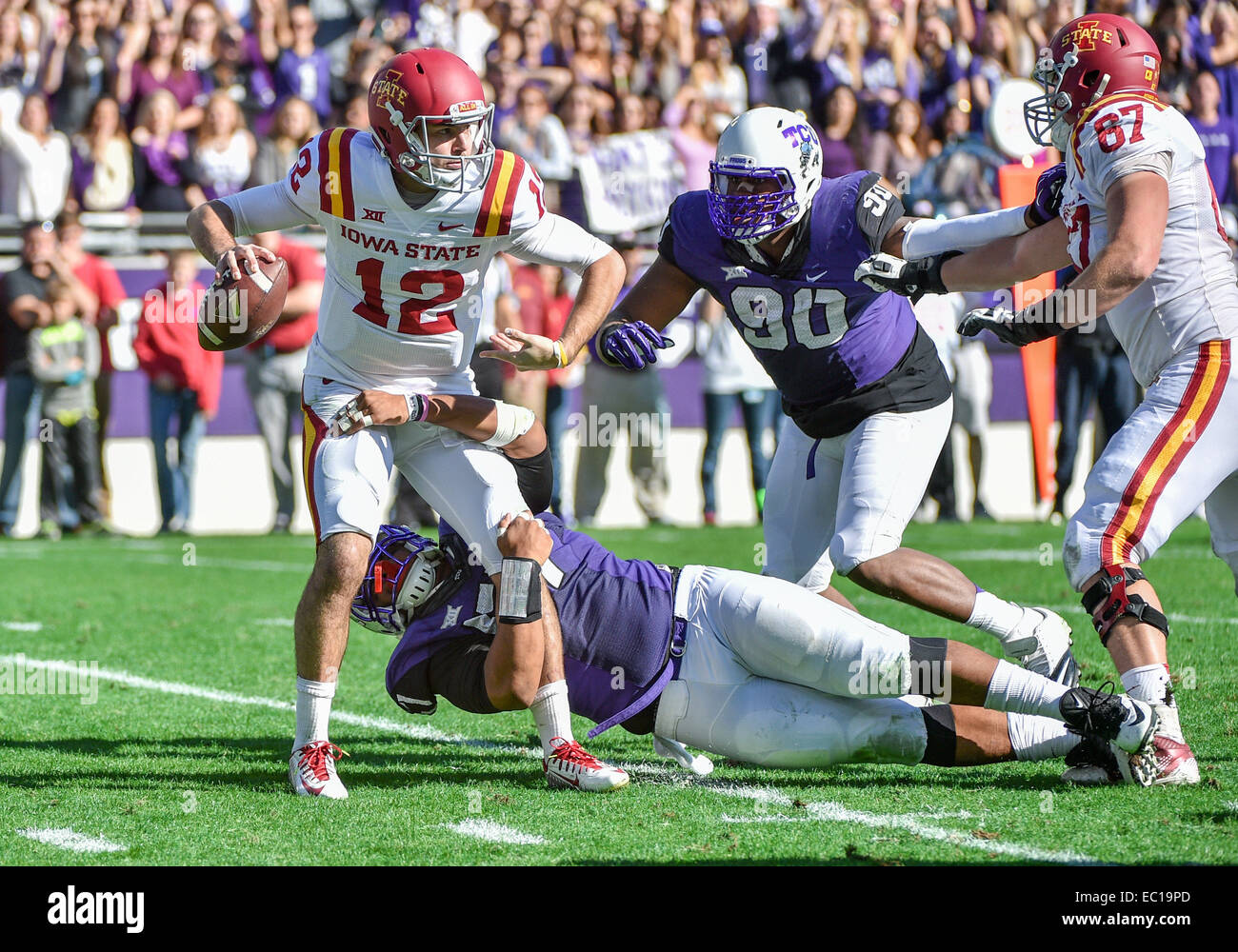 Iowa State Cyclones quarterback Sam B. Richardson (12) tries to elude a ...