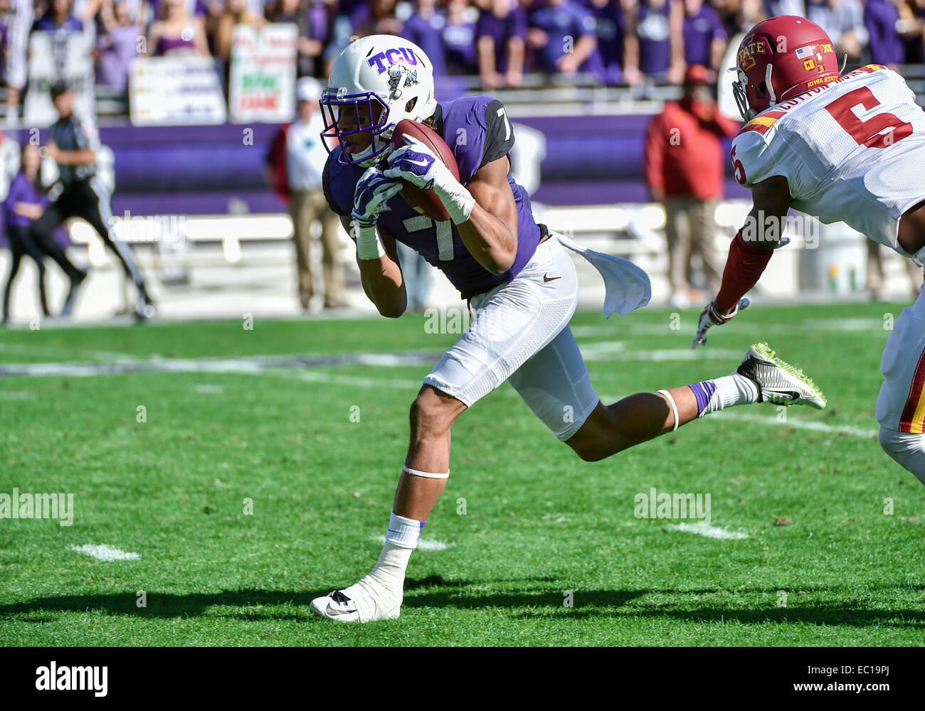 TCU Horned Frogs wide receiver Kolby Listenbee (7) makes a great catch ...