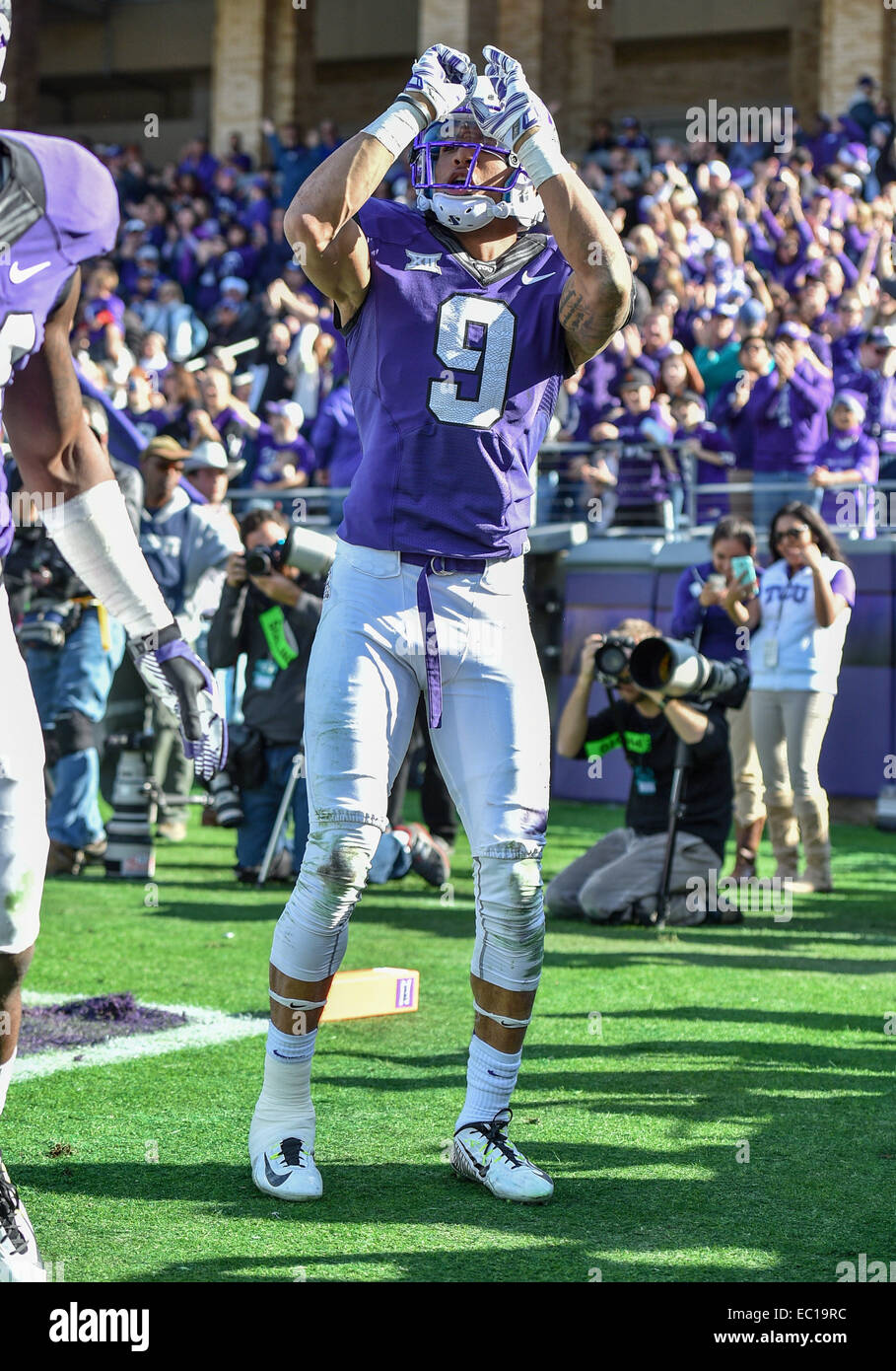 TCU Horned Frogs wide receiver Josh Doctson (9) makes a leaping catch ...
