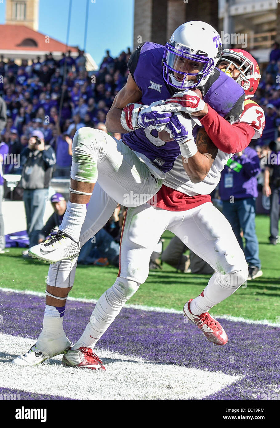 TCU Horned Frogs wide receiver Josh Doctson (9) makes a leaping catch ...