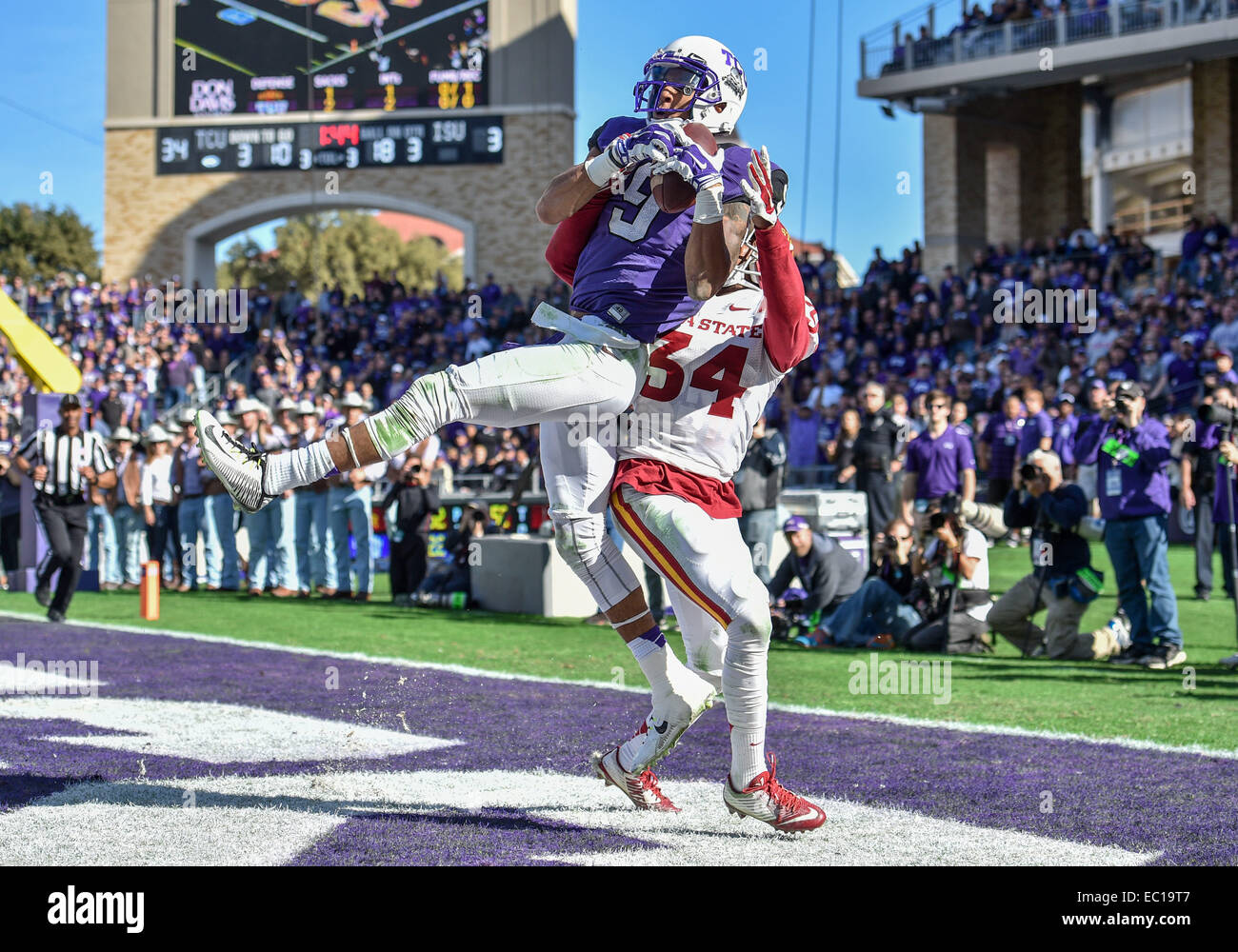 TCU Horned Frogs wide receiver Josh Doctson (9) makes a leaping catch ...