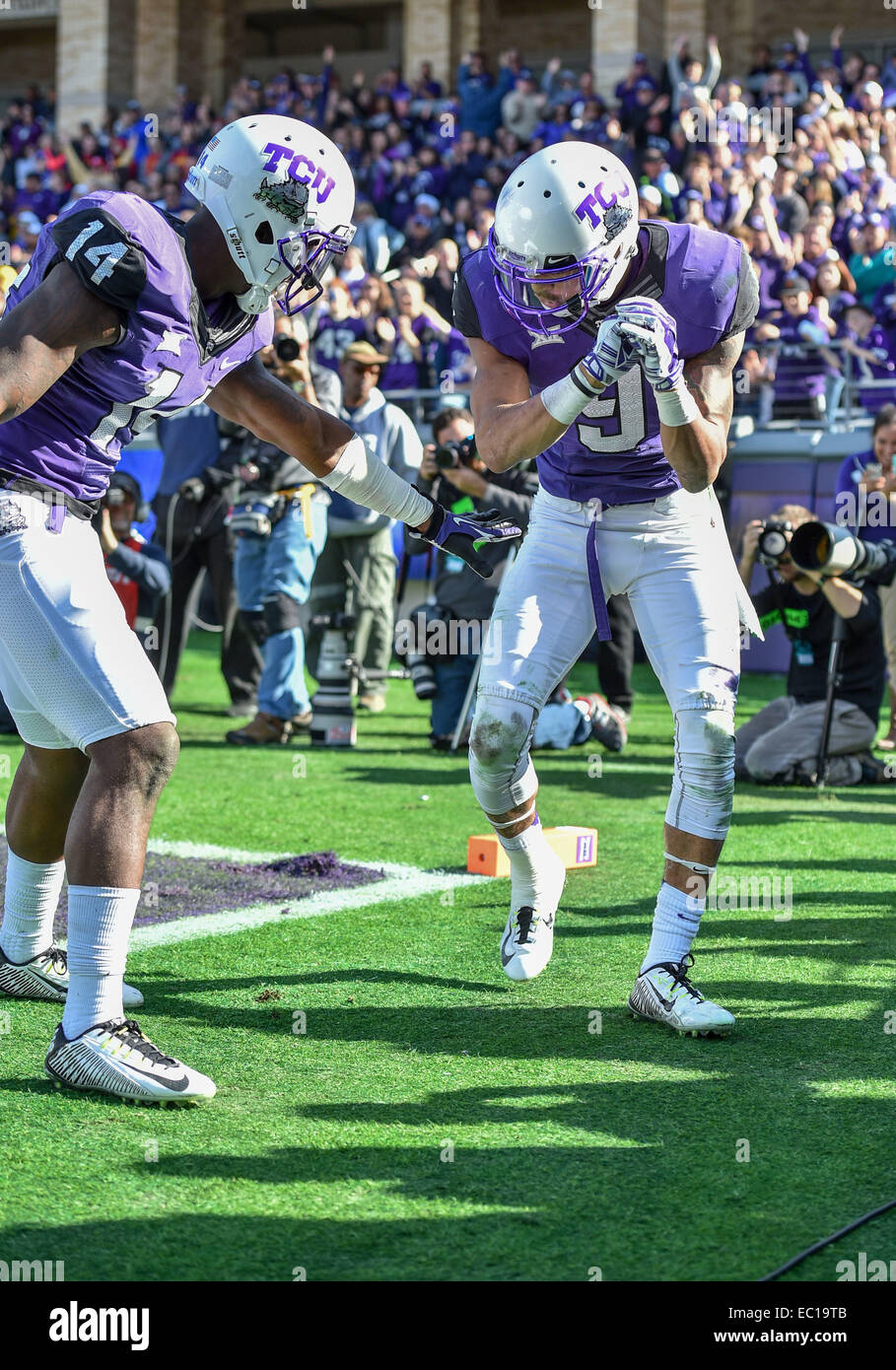 TCU Horned Frogs wide receiver Josh Doctson (9) makes a leaping catch ...