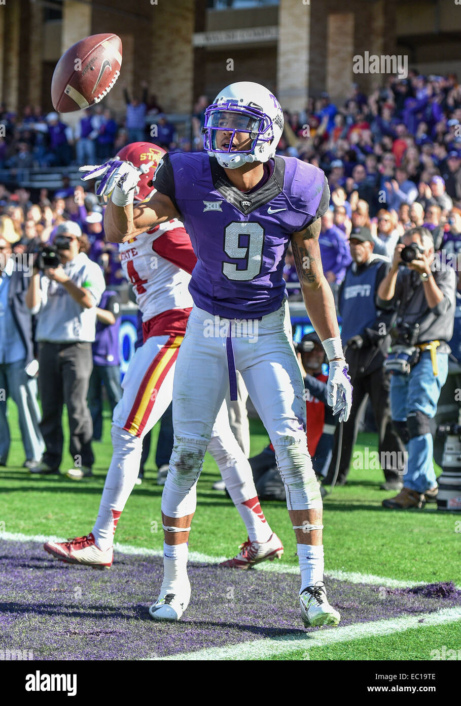 TCU Horned Frogs wide receiver Josh Doctson (9) makes a leaping catch ...